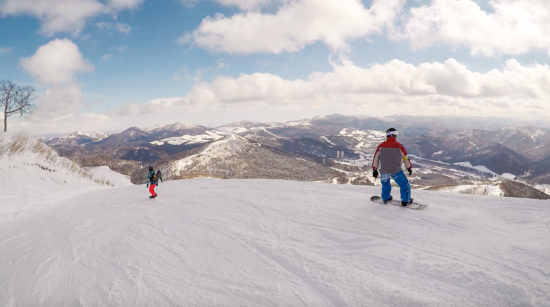 Skiing/Snowboarding in Tomamu | HOKKAIDO – JAPAN – Life Out Loud Official